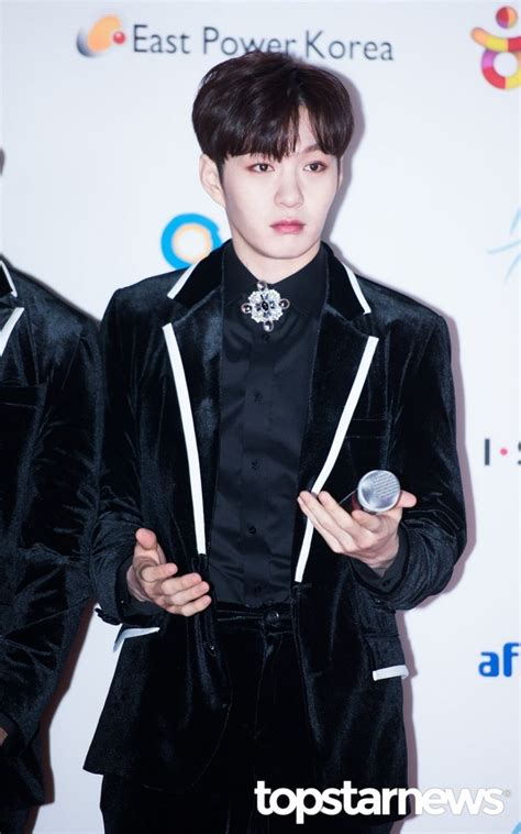 조슬기 기자 Hd포토 비투비btob 이창섭 ‘마이크를 왜 주는지 모르겠지만 잘 갖고 있겠다 Btob Minhyuk
