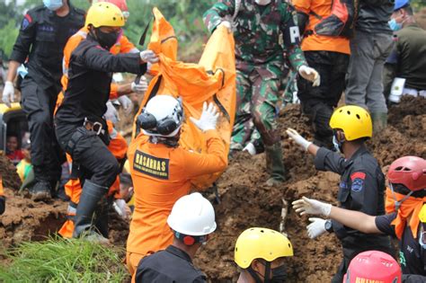 Tragis Korban Meninggal Gempa Cianjur Terus Bermunculan