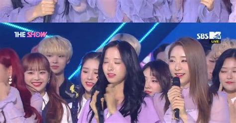 ‘더쇼 우주소녀 첫 1위 눈물의 소감 “中 멤버들 보고파” 종합