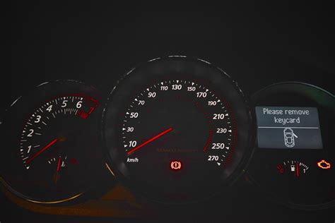 フランス車のスピードメーターはなぜ奇数表記なの？ 自動車情報誌「ベストカー」