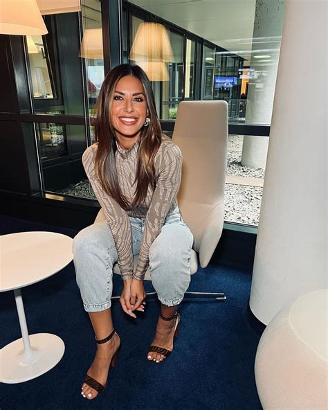 Jana Azizis Feet