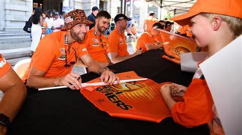 Big Bash League Grand Final Fever Hits The City As Town Painted Orange