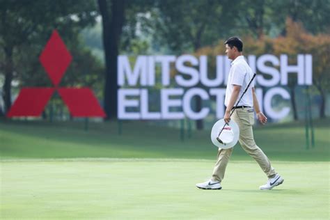 16岁女球手止步高尔夫球中巡赛苏州站第二轮 新华网客户端