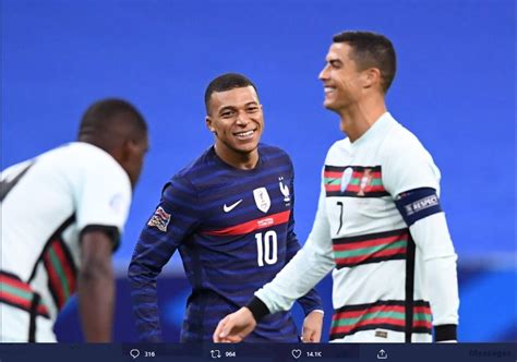 Cara Kylian Mbappe Tunjukkan Rasa Hormat Kepada Lionel Messi Dan