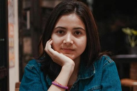 Biodata Bulan Sutena Seleb Tiktok Bersuara Merdu Dan Jago Kenpo