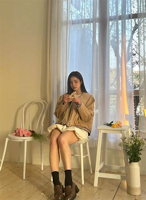 패션엔 신세경 봄이 왔네 따뜻한 햇살같은 화사한 파스텔톤의 봄 페미닌룩