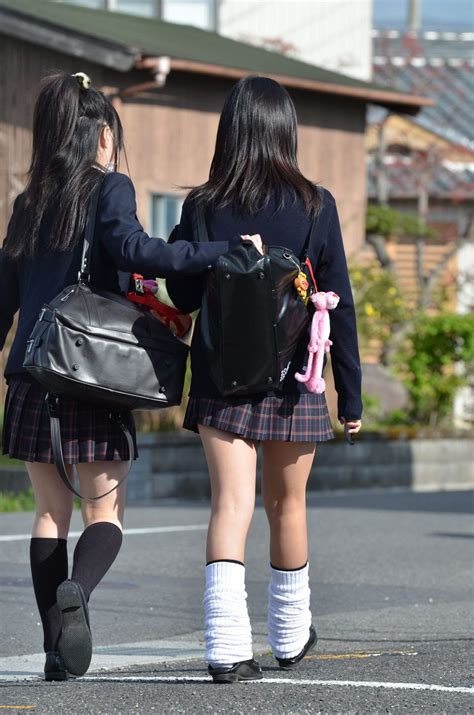 【画像】ムレムレルーズ履いた女子高生ってたまらんよね Jkちゃんねる 女子高生画像サイト