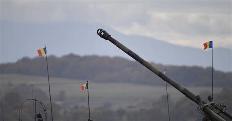Aproape 90 dintre români resping ideea ieșirii din NATO arată un
