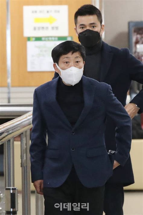 포토 법정으로 향하는 박상학 대표