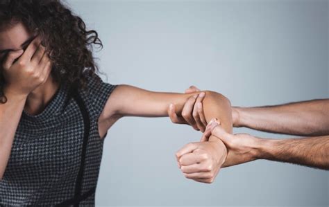 Premium Photo Angry Man Beat Woman