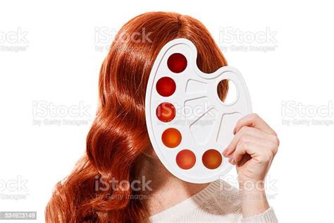 뷰티 인물 사진 컨셉입니다 색칠놀이 머리 흰색 바탕에 그림자와 염료에 대한 스톡 사진 및 기타 이미지 염료 빨간 머리