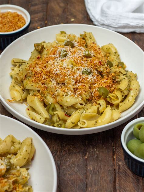 Green Olive Pasta With Lemony Breadcrumbs Eat Figs Not Pigs