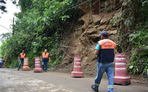 Defesa Civil Sinaliza Estrada Com Risco De Deslizamentos