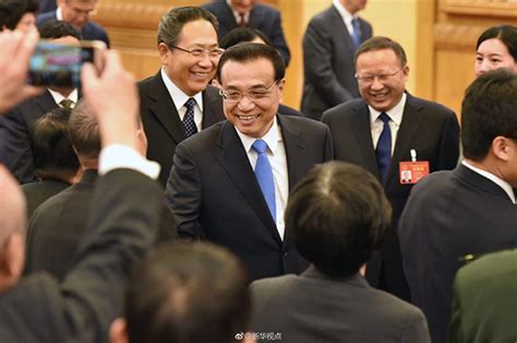 李克强到安徽代表团参加审议：人工智能向总理“报到”中国政库澎湃新闻 The Paper