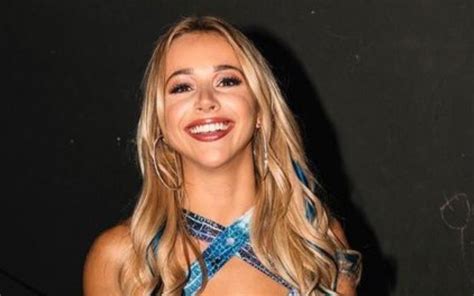 Emma Heesters Laat Haar Borsten Zien In Doorzichtig Kleed Lekker Hè
