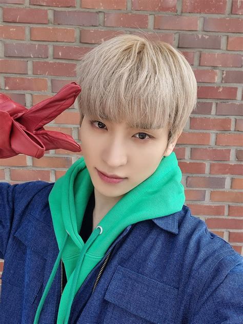 슈웬 on Twitter RT WE THE BOYZ 상연 안녕하세요 이크롱입니다