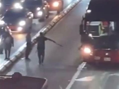 Video Pelea Con Machetes Dentro De Un Bus De Transmilenio En Bogotá