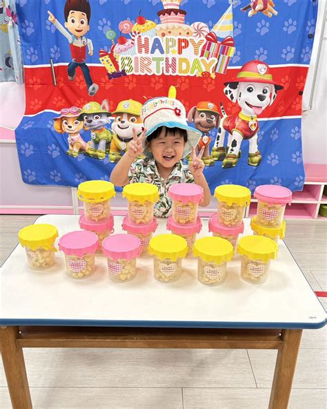潞潞三歲了 潞潞自從知道上幼兒園慶生會有小禮物後， 墨寶貝and潞寶貝｜育兒日常 X 好物分享 X 寶貝穿搭