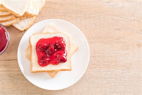 Premium Photo Bread With Strawberry Jam