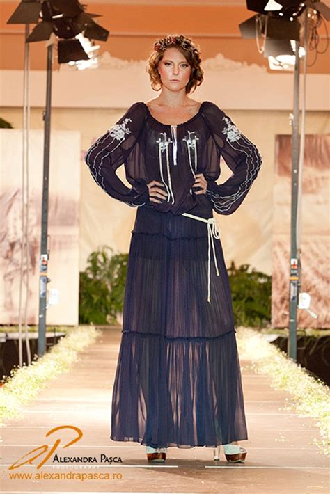 Valentina Vidrascu Cosanzeana De Lux Folk Fashion Fashion Dress