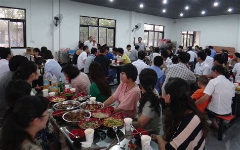 欢度2013中秋佳节暨全体教职工大会顺利召开 集团动态 顶峰艺创集团
