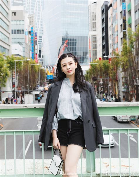 Con Gái Của Bom Sex Khâu Thục Trinh Táo Bạo Khoe Body Gợi Cảm Nhan
