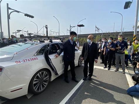 蘇貞昌體驗智駕實驗車 稱許台灣自駕車發展 政治 中時