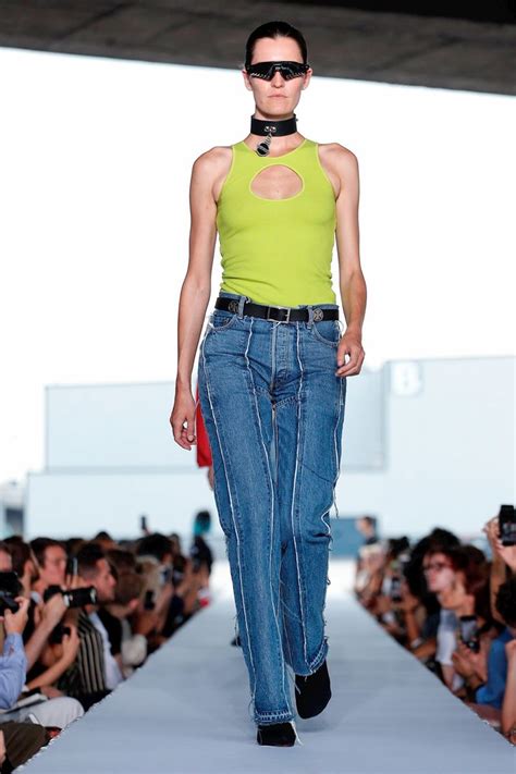 Vetements SS19 indaga en la historia reciente de Georgia - HIGHXTAR.