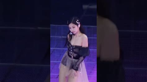 제니 본인도 모르게 노출된 꼭지 ㅎㄷㄷ😱😱 풀버전 댓링 Youtube