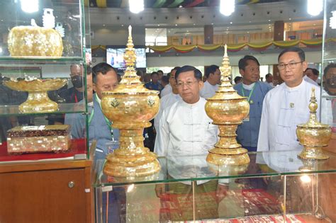 နိုင်ငံတော်စီမံအုပ်ချုပ်ရေးကောင်စီဥက္ကဋ္ဌ နိုင်ငံတော်ဝန်ကြီးချုပ် ဗိုလ်ချုပ်မှူးကြီး မင်းအောင်လ