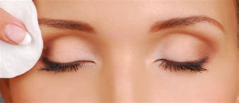 How To Remove Fake Eyelashes