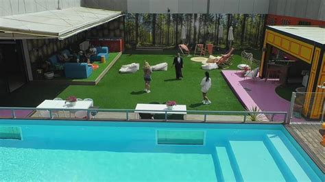 Gingar De Anca E Vassouradas Concorrentes Mostram O Que Valem Na Dança