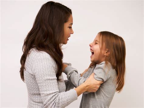 Mama Krzyczy I Szarpie Dziecko „trzeba Reagować” Mówią Eksperci I