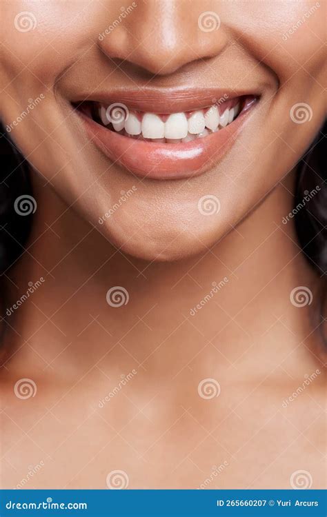 The Best Curve On Your Body Is Your Smile A Womans Beautiful Lips