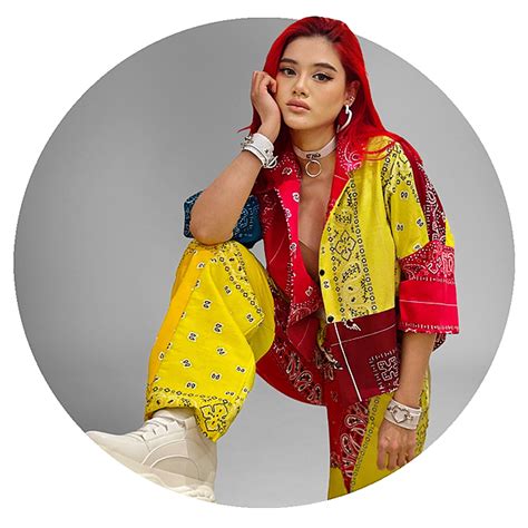 Pearja • แพรจ๋า Twitter Instagram Facebook Tiktok Linktree