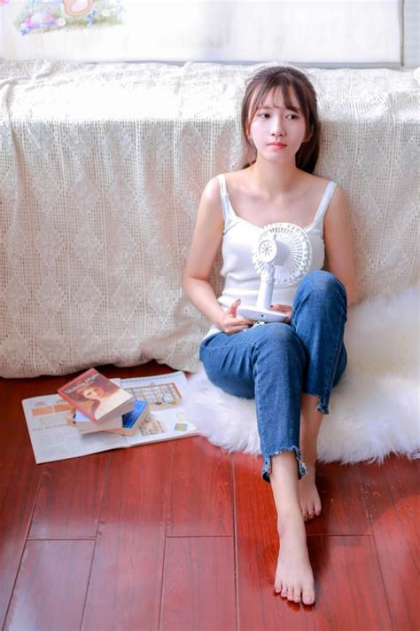 喜歡看書的女孩子都有種沉靜的美讓人無法自拔 每日頭條