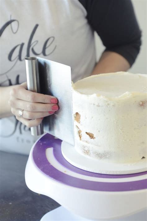 How To Stack And Crumb Coat A Layered Cake Creative Cake Decorating