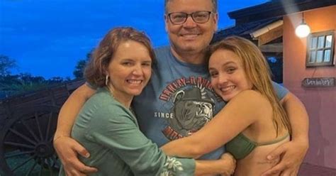 Pais de Larissa Manoela abrem o jogo sobre venda de mansão e fortuna