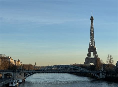 【巴黎 艾菲爾鐵塔】 Eiffel Tower 2024最新門票整理、夜間閃燈時間、全面啟動比爾阿克姆橋、塞納河遊船 小螺絲看世界