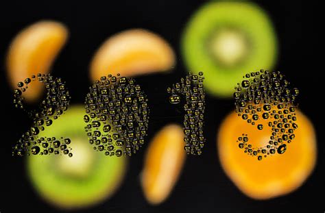 건강 식품 및 영양입니다 건강 한 라이프 스타일에 대 한 새 해의 결정 물 방울 및 그들의 과일의 반사 1월에 대한 스톡 사진 및 기타 이미지 Istock