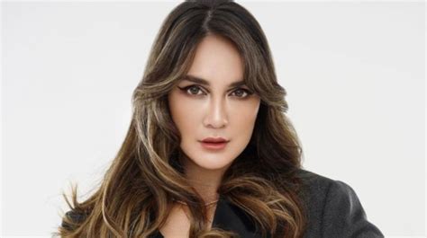 6 Fakta Pengakuan Luna Maya Soal Pernah Dilamar Pria Lain Sebelum