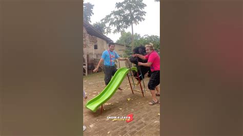 dede gemes lagi asik main prosotan di gangguin grandong - YouTube