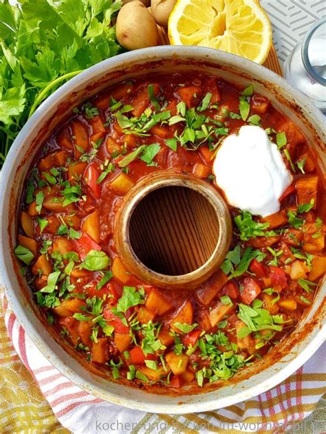 Deftiges Süßkartoffel Gulasch aus dem Omnia Backofen One Pot Rezept