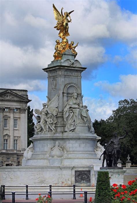 Rainha Victoria Monument Comemorando Sua Vida No Trono Londres 2017