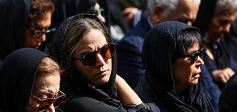 ستاره پسیانی در مراسم تشییع پیکر پدرش عکس