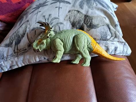 Jurassic World Dominion Roar Strikers Sinoceratops Dinosaur Action