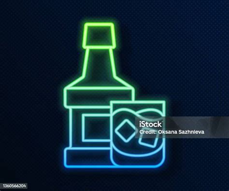 빛나는 네온 라인 위스키 병과 파란색 배경에 고립 된 유리 아이콘 벡터 0명에 대한 스톡 벡터 아트 및 기타 이미지 0명
