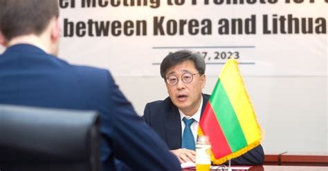 리투아니아 교통통신부 장관과 면담하는 박윤규 2차관