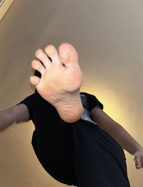 One Last Look Before I Squish You R Giantmalefeet