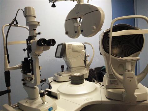 Оборудование для испытаний зрения Optometry Редакционное Изображение ...